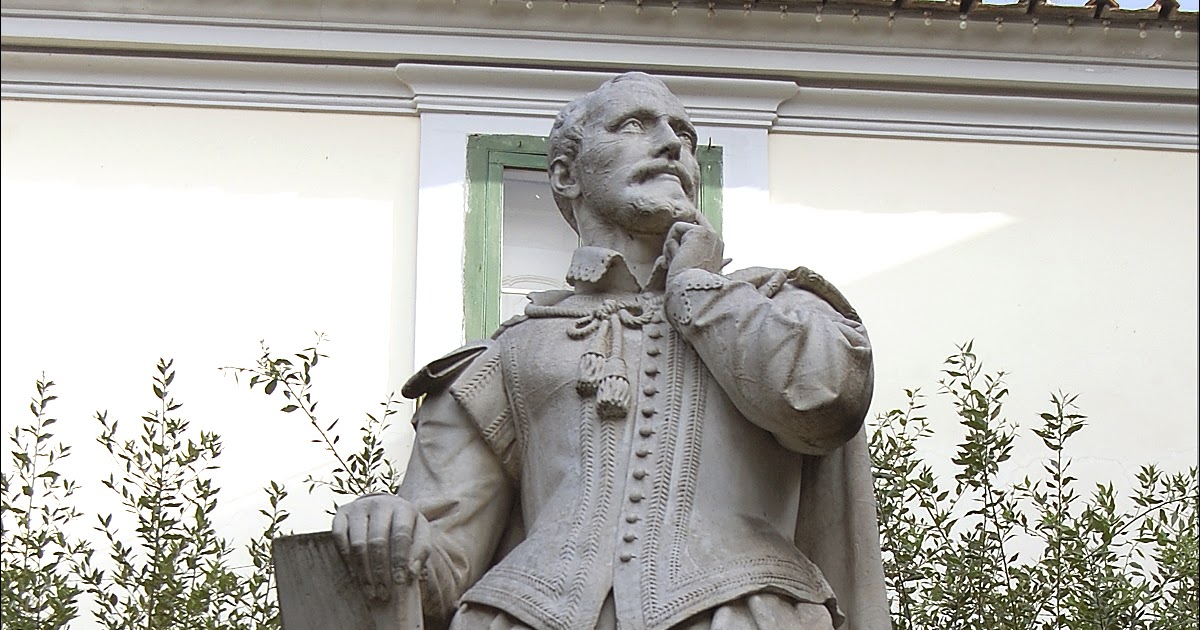 La Statua di Torquato Tasso a Sorrento - About Sorrento